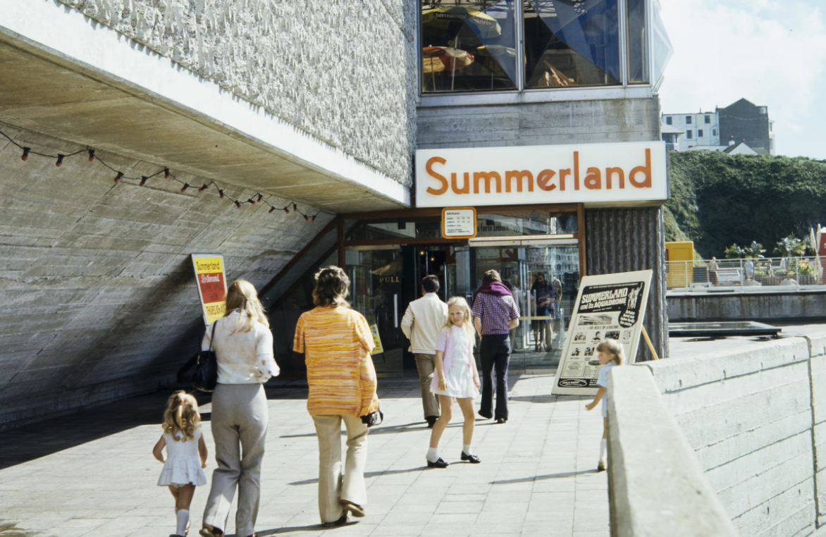 Summerland fire disaster, Isle of Man 02.08.1973 - Working With Crowds